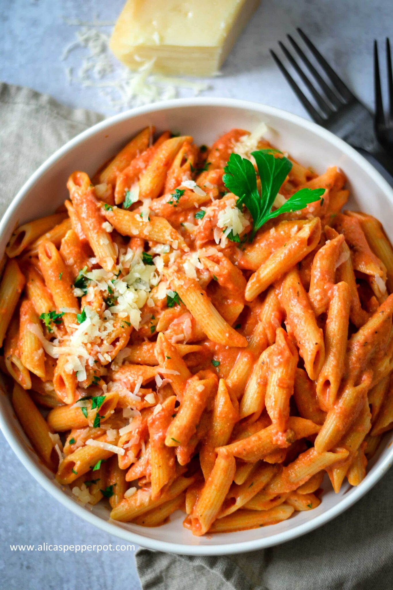 Penne alla vodka (Pasta with vodka cream sauce) » Alica's Pepperpot