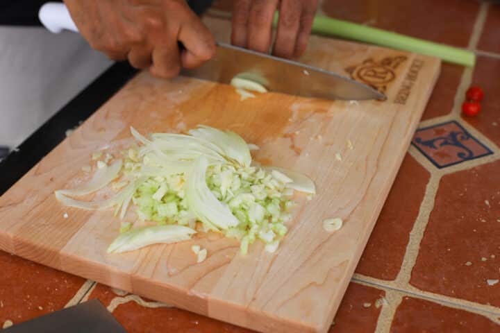 pot roast chicken_chopping onion » Alica's Pepperpot